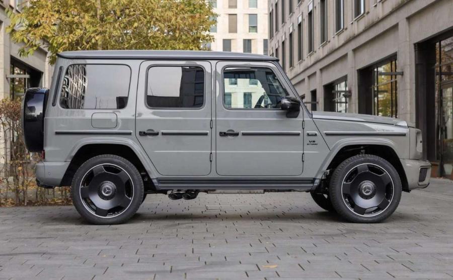 Pelēks Mercedes-Benz G63 AMG 2025 Kauņa, ar dzinēja tilpumu 3.98 L un nobraukumu 19 tūkst. km par 242000 €, foto 4 vietnē AUTOMOTO.COM.LV