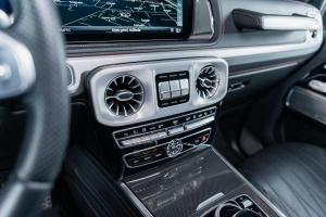Sarkans Mercedes-Benz G63 AMG 2023 Viļņa, ar dzinēja tilpumu 3.98 L un nobraukumu 27 tūkst. km par 169999 €, foto 32 vietnē AUTOMOTO.COM.LV