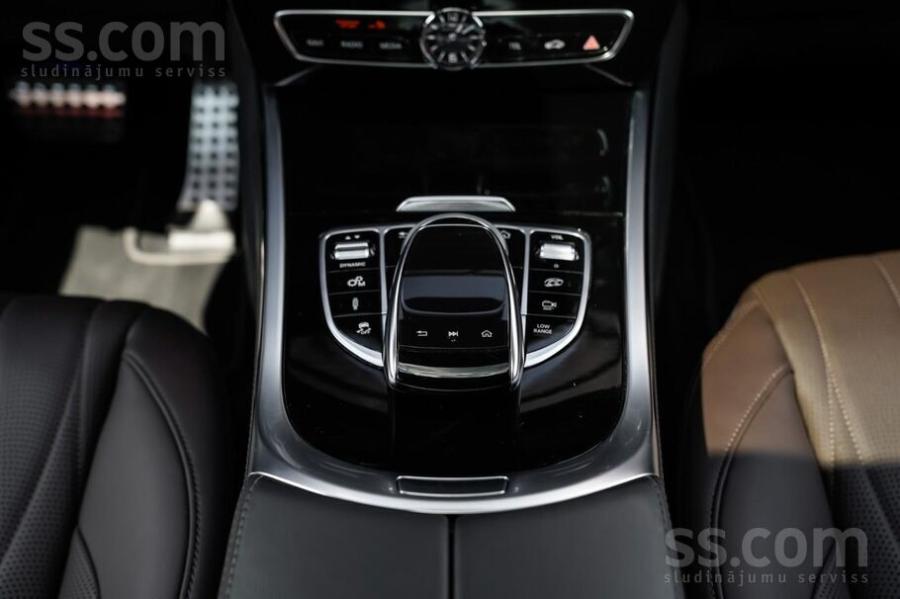 Balts Mercedes-Benz G63 AMG 2024 Rīga, ar dzinēja tilpumu 4.00 L un nobraukumu 37 tūkst. km par 179990 €, foto 14 vietnē AUTOMOTO.COM.LV