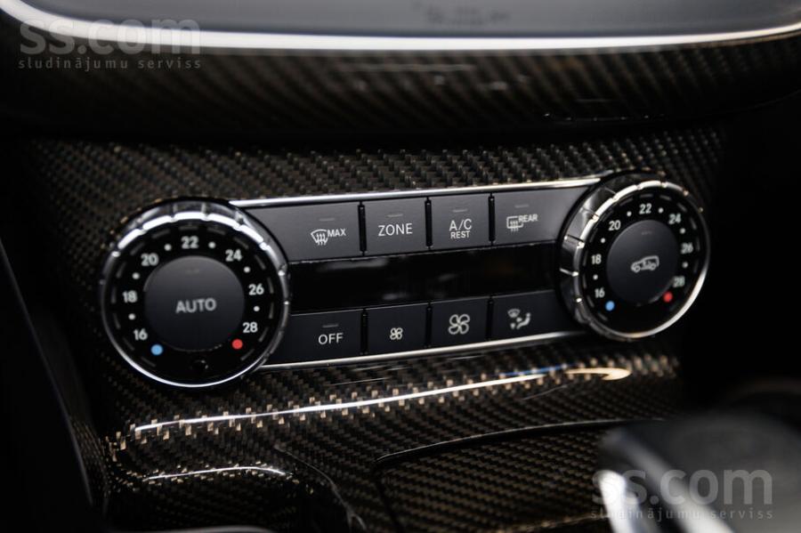 Dzeltens Mercedes-Benz G63 AMG 2016 Rīga, ar dzinēja tilpumu 5.50 L un nobraukumu 32 tūkst. km par 175000 €, foto 19 vietnē AUTOMOTO.COM.LV