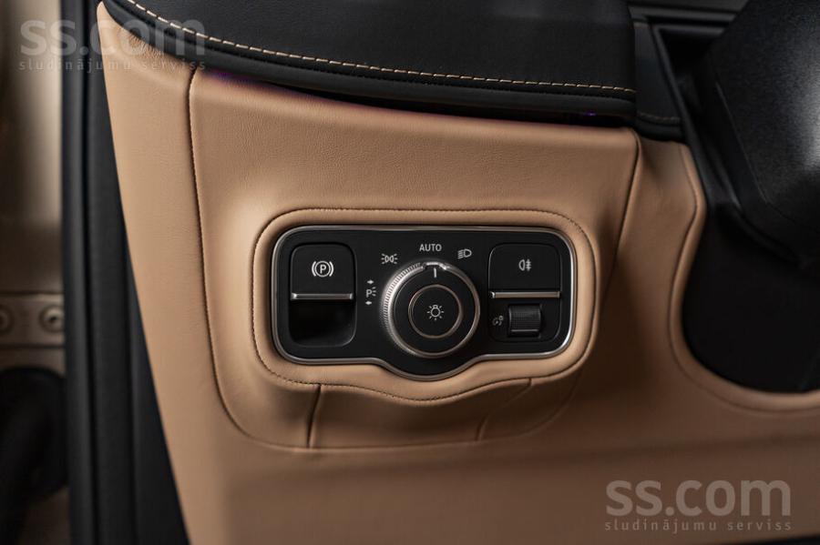 Dzeltens Mercedes-Benz G63 AMG 2025 Rīga, ar dzinēja tilpumu 4.00 L un nobraukumu 9 tūkst. km par 216900 €, foto 19 vietnē AUTOMOTO.COM.LV