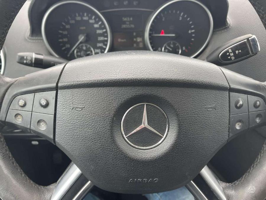 Black Mercedes-Benz GL 320 2006 in Kaunas, with an engine capacity of 2.99 L and mileage of 280 thousand km for 7250 €, photo 13 on AUTOMOTO.COM.LV