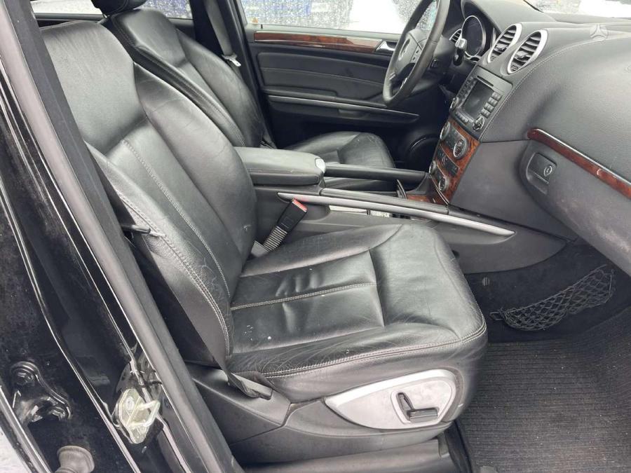 Black Mercedes-Benz GL 320 2006 in Kaunas, with an engine capacity of 2.99 L and mileage of 280 thousand km for 7250 €, photo 23 on AUTOMOTO.COM.LV