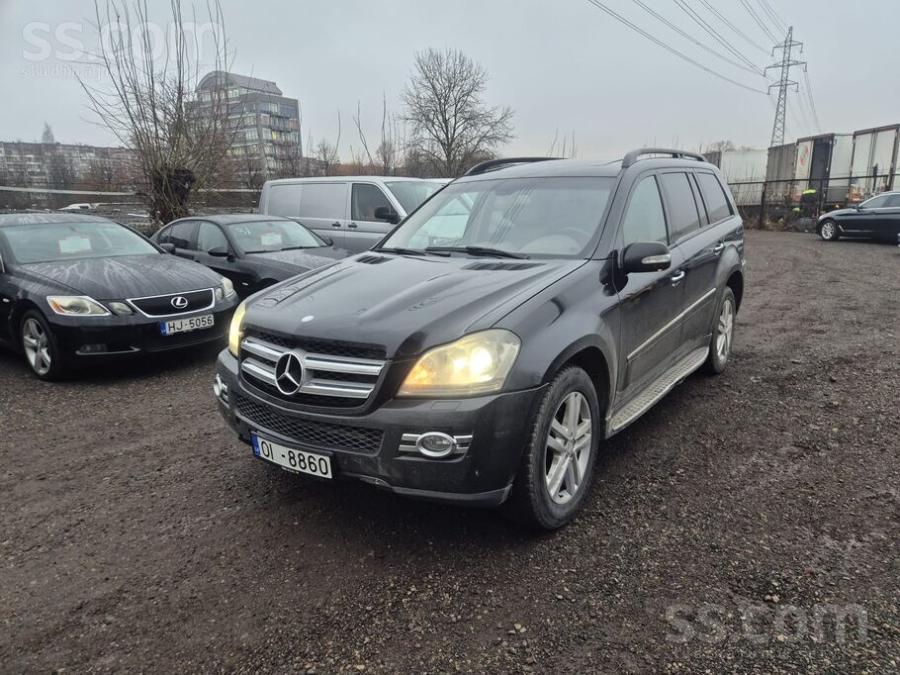 Black Mercedes-Benz GL 320 2007 in Riga, with an engine capacity of 3.00 L and mileage of 320 thousand km for 3690 €, photo 4 on AUTOMOTO.COM.LV