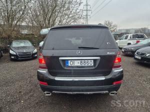 Black Mercedes-Benz GL 320 2007 in Riga, with an engine capacity of 3.00 L and mileage of 320 thousand km for 3690 €, photo 7 on AUTOMOTO.COM.LV