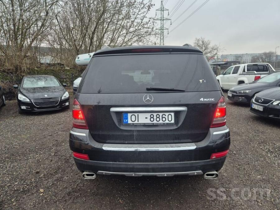 Black Mercedes-Benz GL 320 2007 in Riga, with an engine capacity of 3.00 L and mileage of 320 thousand km for 3690 €, photo 7 on AUTOMOTO.COM.LV