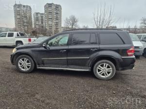 Black Mercedes-Benz GL 320 2007 in Riga, with an engine capacity of 3.00 L and mileage of 320 thousand km for 3690 €, photo 9 on AUTOMOTO.COM.LV