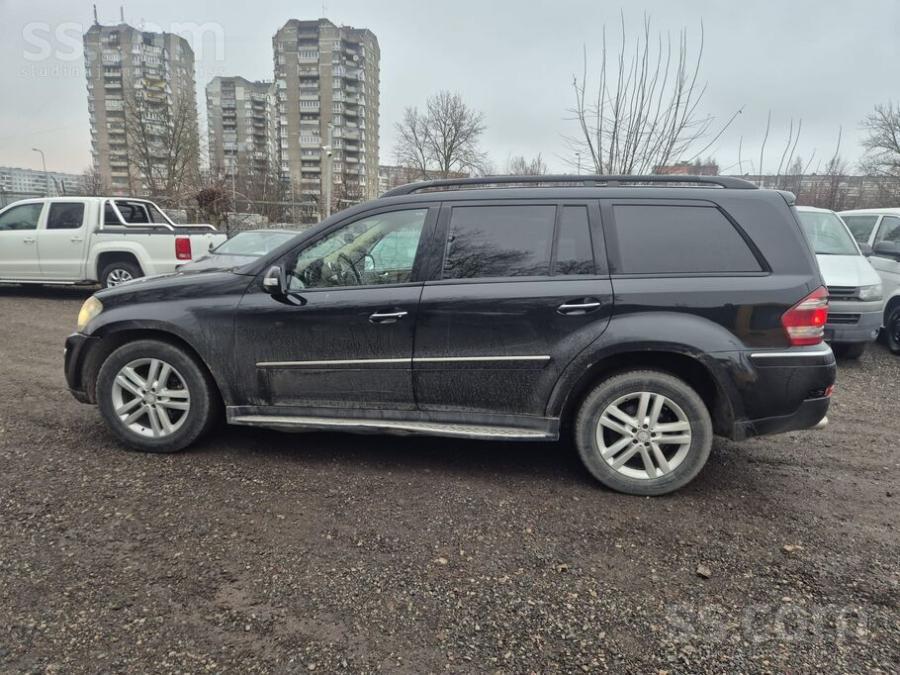 Black Mercedes-Benz GL 320 2007 in Riga, with an engine capacity of 3.00 L and mileage of 320 thousand km for 3690 €, photo 9 on AUTOMOTO.COM.LV
