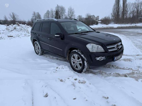Black Mercedes-Benz GL 320 2007 in Gargzdai, with an engine capacity of 2.99 L and mileage of 460 thousand km for 5699 €, photo 2 on AUTOMOTO.COM.LV