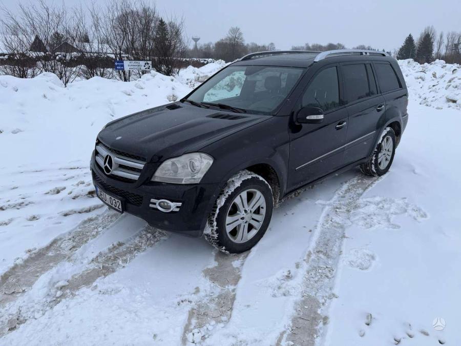 Black Mercedes-Benz GL 320 2007 in Gargzdai, with an engine capacity of 2.99 L and mileage of 460 thousand km for 5699 €, photo 3 on AUTOMOTO.COM.LV