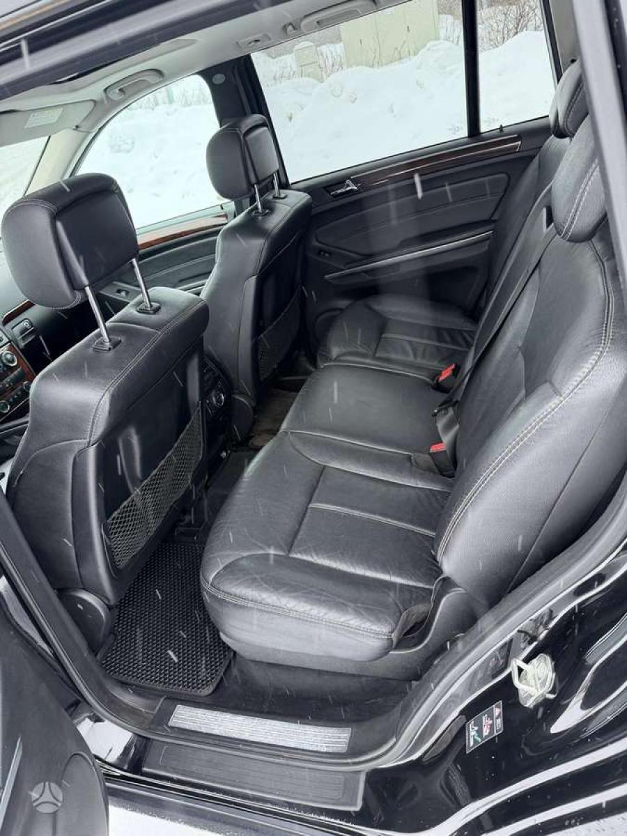 Black Mercedes-Benz GL 320 2007 in Gargzdai, with an engine capacity of 2.99 L and mileage of 460 thousand km for 5699 €, photo 7 on AUTOMOTO.COM.LV