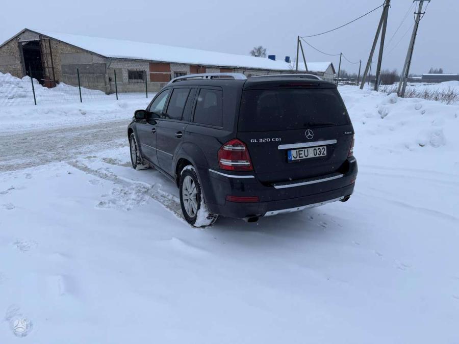 Melns Mercedes-Benz GL 320 2007 Gargždai, ar dzinēja tilpumu 2.99 L un nobraukumu 460 tūkst. km par 5699 €, foto 4 vietnē AUTOMOTO.COM.LV