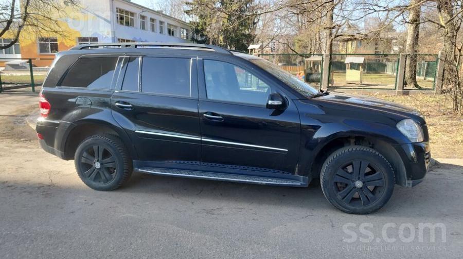 Melns Mercedes-Benz GL 320 2007 Daugavpils, ar dzinēja tilpumu 3.00 L un nobraukumu 0 tūkst. km par 5700 €, foto 2 vietnē AUTOMOTO.COM.LV