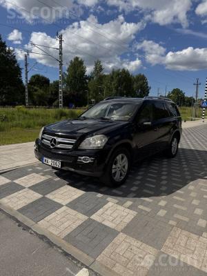 Melns Mercedes-Benz GL 320 2007 Rīga, ar dzinēja tilpumu 3.00 L un nobraukumu 312 tūkst. km par 8600 €, foto  vietnē AUTOMOTO.COM.LV
