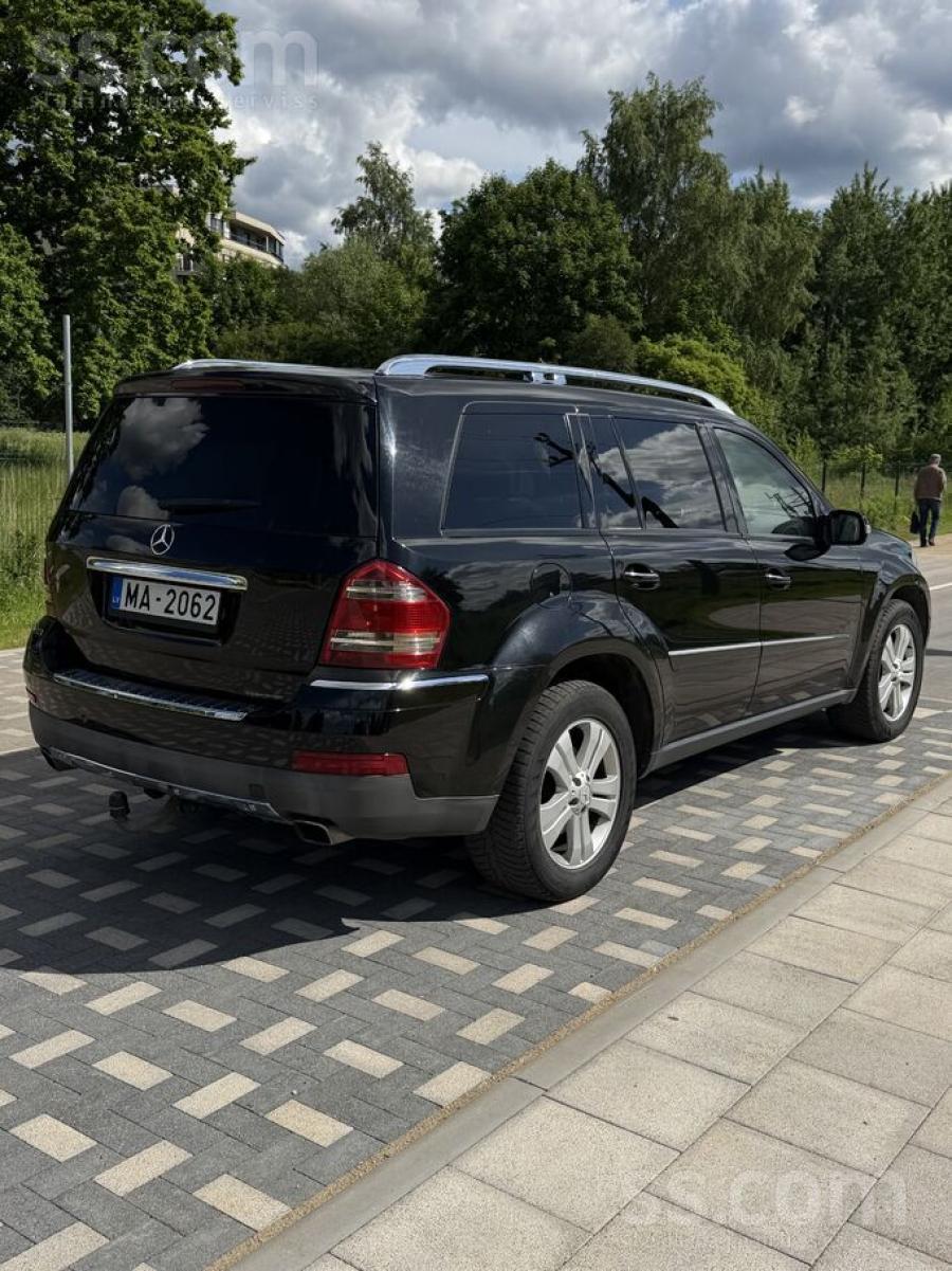 Melns Mercedes-Benz GL 320 2007 Rīga, ar dzinēja tilpumu 3.00 L un nobraukumu 312 tūkst. km par 8600 €, foto 5 vietnē AUTOMOTO.COM.LV