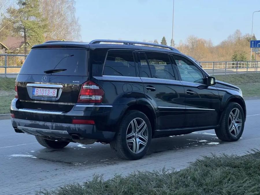 Black Mercedes-Benz GL 320 2007 in Rezekne, with an engine capacity of 3.00 L and mileage of 409 thousand km for 7150 €, photo 5 on AUTOMOTO.COM.LV