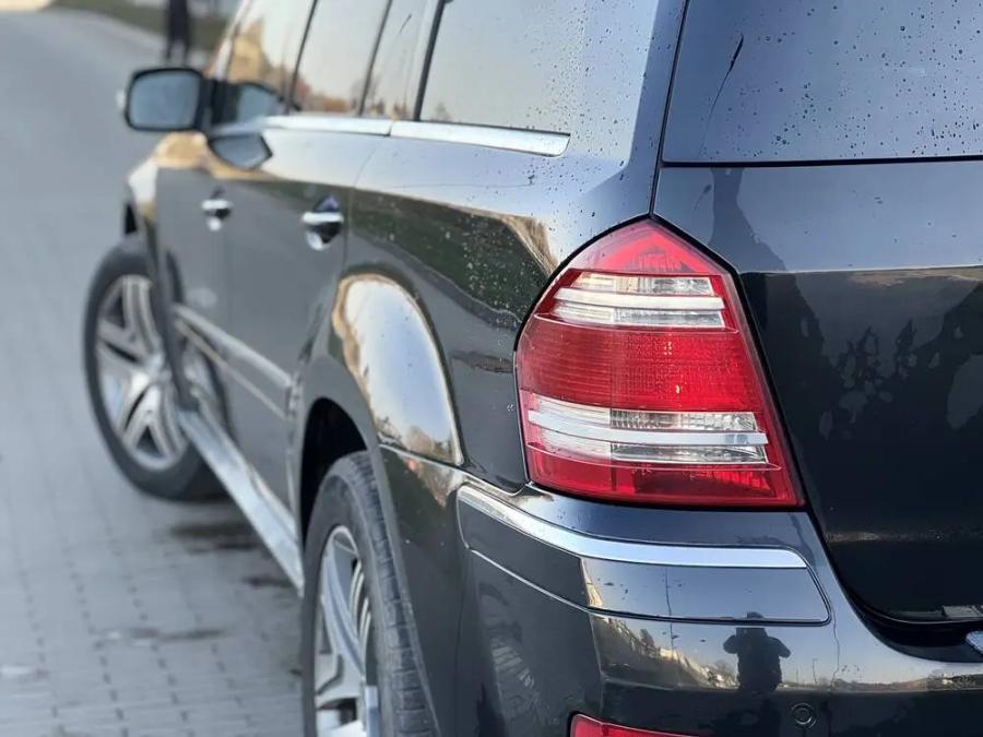 Black Mercedes-Benz GL 320 2007 in Rezekne, with an engine capacity of 3.00 L and mileage of 409 thousand km for 7150 €, photo 7 on AUTOMOTO.COM.LV