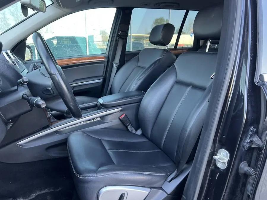 Black Mercedes-Benz GL 320 2007 in Rezekne, with an engine capacity of 3.00 L and mileage of 409 thousand km for 7150 €, photo 8 on AUTOMOTO.COM.LV