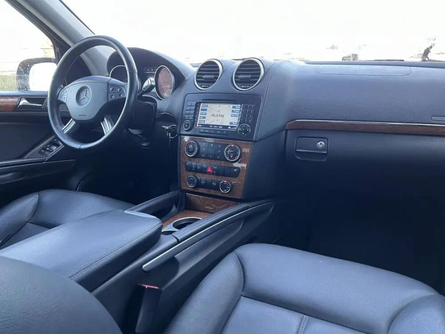 Black Mercedes-Benz GL 320 2007 in Rezekne, with an engine capacity of 3.00 L and mileage of 409 thousand km for 7150 €, photo 9 on AUTOMOTO.COM.LV