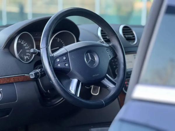 Melns Mercedes-Benz GL 320 2007 Rēzekne, ar dzinēja tilpumu 3.00 L un nobraukumu 409 tūkst. km par 7150 €, foto 9 vietnē AUTOMOTO.COM.LV