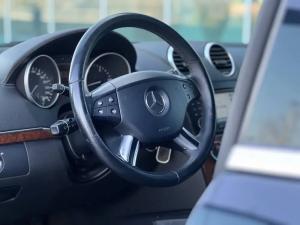 Black Mercedes-Benz GL 320 2007 in Rezekne, with an engine capacity of 3.00 L and mileage of 409 thousand km for 7150 €, photo 10 on AUTOMOTO.COM.LV