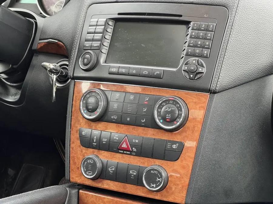 Black Mercedes-Benz GL 320 2007 in Rezekne, with an engine capacity of 3.00 L and mileage of 409 thousand km for 7150 €, photo 12 on AUTOMOTO.COM.LV