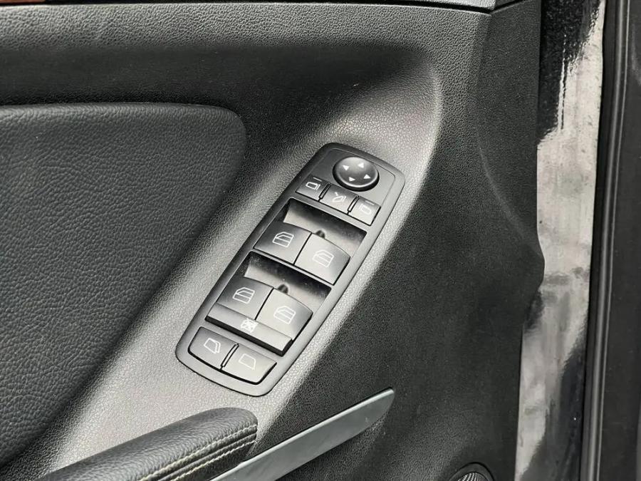 Black Mercedes-Benz GL 320 2007 in Rezekne, with an engine capacity of 3.00 L and mileage of 409 thousand km for 7150 €, photo 14 on AUTOMOTO.COM.LV