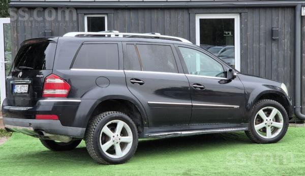 Melns Mercedes-Benz GL 320 2007 Rīga, ar dzinēja tilpumu 3.00 L un nobraukumu 0 tūkst. km par 3990 €, foto 3 vietnē AUTOMOTO.COM.LV
