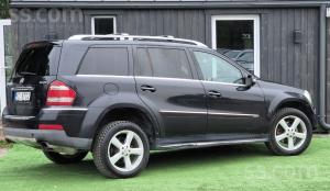 Melns Mercedes-Benz GL 320 2007 Rīga, ar dzinēja tilpumu 3.00 L un nobraukumu 0 tūkst. km par 3990 €, foto 4 vietnē AUTOMOTO.COM.LV