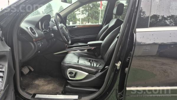 Melns Mercedes-Benz GL 320 2007 Rīga, ar dzinēja tilpumu 3.00 L un nobraukumu 0 tūkst. km par 3990 €, foto 5 vietnē AUTOMOTO.COM.LV