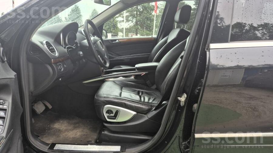 Melns Mercedes-Benz GL 320 2007 Rīga, ar dzinēja tilpumu 3.00 L un nobraukumu 0 tūkst. km par 3990 €, foto 6 vietnē AUTOMOTO.COM.LV