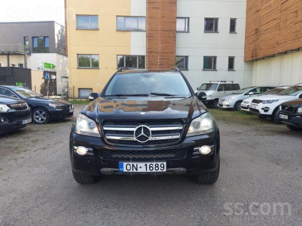 Black Mercedes-Benz GL 320 2007 in Daugavpils, with an engine capacity of 3.00 L and mileage of 0 thousand km for 5900 €, photo 3 on AUTOMOTO.COM.LV
