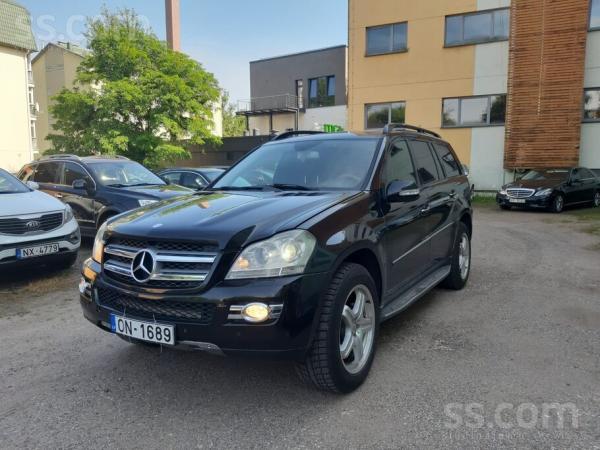 Melns Mercedes-Benz GL 320 2007 Daugavpils, ar dzinēja tilpumu 3.00 L un nobraukumu 0 tūkst. km par 5900 €, foto 1 vietnē AUTOMOTO.COM.LV