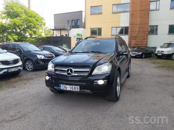 Melns Mercedes-Benz GL 320 2007 Daugavpils, ar dzinēja tilpumu 3.00 L un nobraukumu 0 tūkst. km par 5900 €, foto 2 vietnē AUTOMOTO.COM.LV