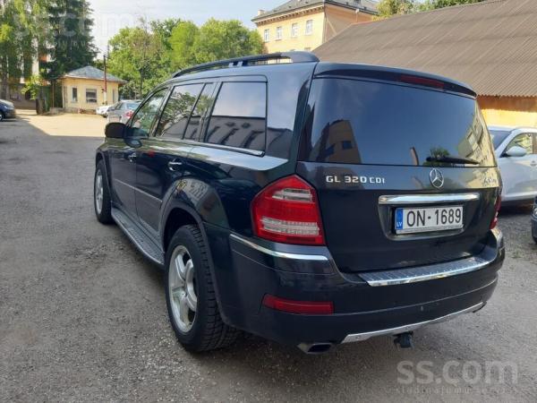 Melns Mercedes-Benz GL 320 2007 Daugavpils, ar dzinēja tilpumu 3.00 L un nobraukumu 0 tūkst. km par 5900 €, foto 9 vietnē AUTOMOTO.COM.LV