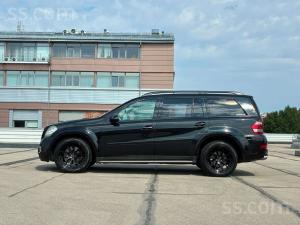Black Mercedes-Benz GL 320 2007 in Riga, with an engine capacity of 3.00 L and mileage of 345 thousand km for 11980 €, photo 7 on AUTOMOTO.COM.LV