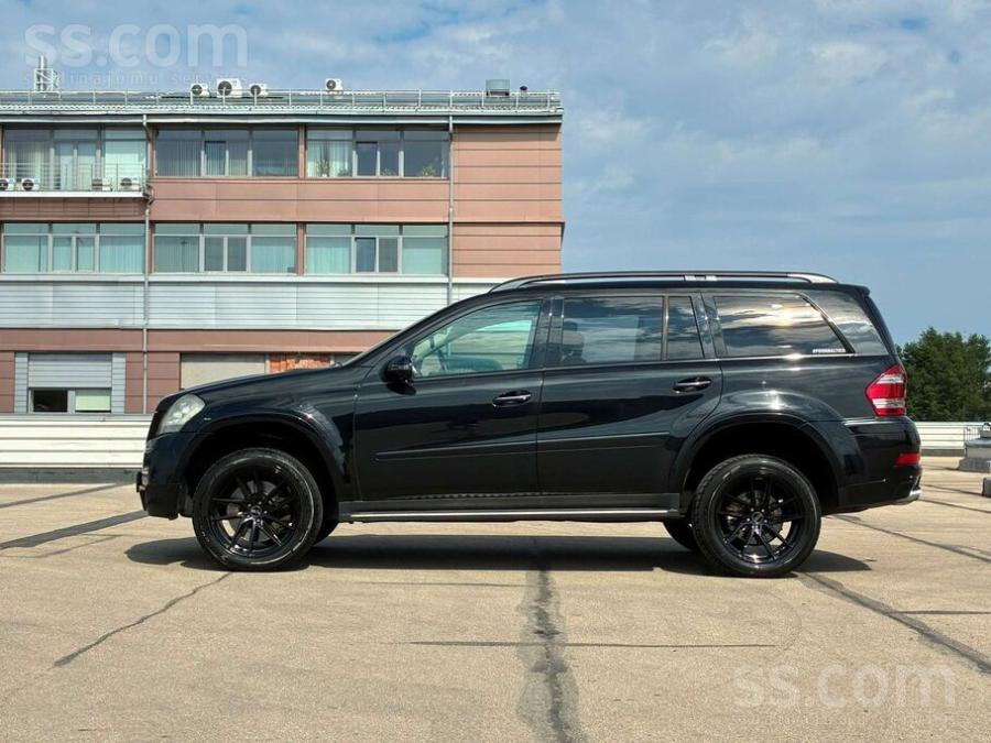 Black Mercedes-Benz GL 320 2007 in Riga, with an engine capacity of 3.00 L and mileage of 345 thousand km for 11980 €, photo 8 on AUTOMOTO.COM.LV