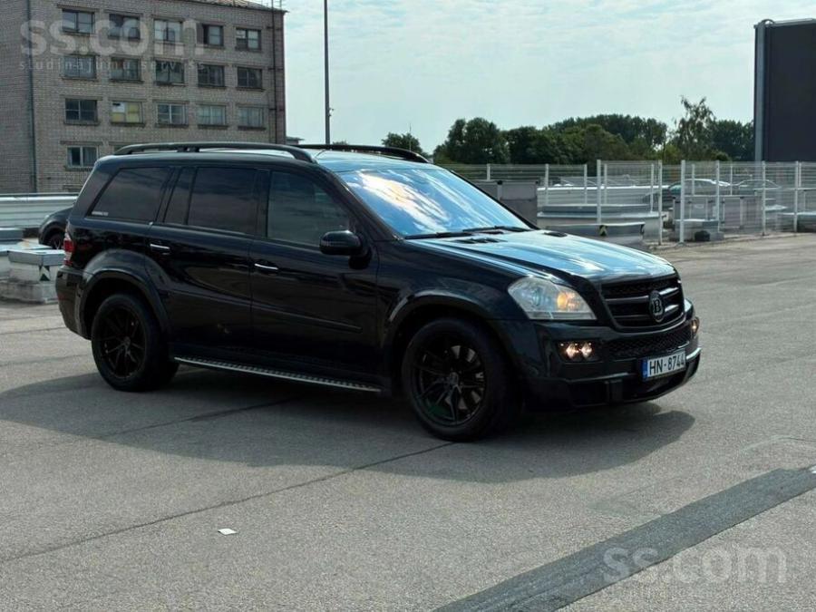 Black Mercedes-Benz GL 320 2007 in Riga, with an engine capacity of 3.00 L and mileage of 345 thousand km for 11980 €, photo 4 on AUTOMOTO.COM.LV