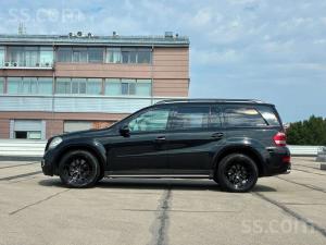 Black Mercedes-Benz GL 320 2007 in Riga, with an engine capacity of 3.00 L and mileage of 345 thousand km for 11980 €, photo 6 on AUTOMOTO.COM.LV