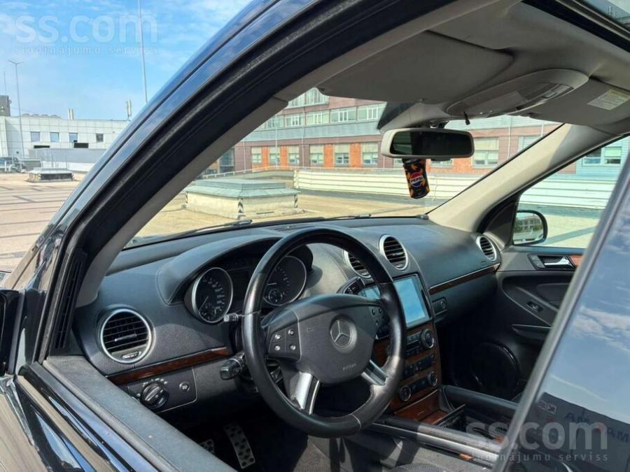 Black Mercedes-Benz GL 320 2007 in Riga, with an engine capacity of 3.00 L and mileage of 345 thousand km for 11980 €, photo 11 on AUTOMOTO.COM.LV