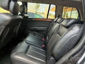 Black Mercedes-Benz GL 320 2007 in Riga, with an engine capacity of 3.00 L and mileage of 345 thousand km for 11980 €, photo 14 on AUTOMOTO.COM.LV
