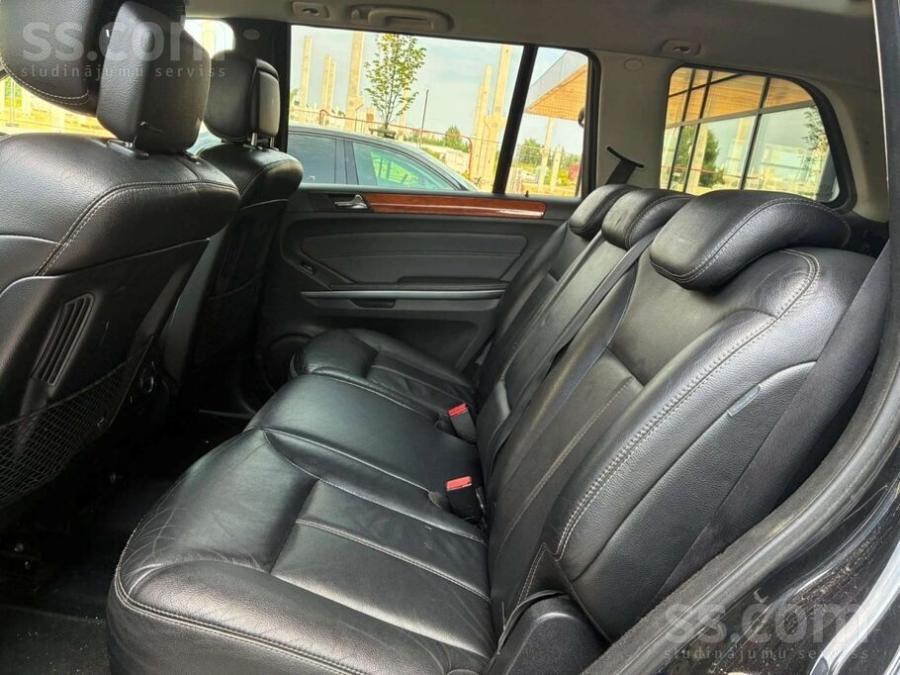 Black Mercedes-Benz GL 320 2007 in Riga, with an engine capacity of 3.00 L and mileage of 345 thousand km for 11980 €, photo 14 on AUTOMOTO.COM.LV