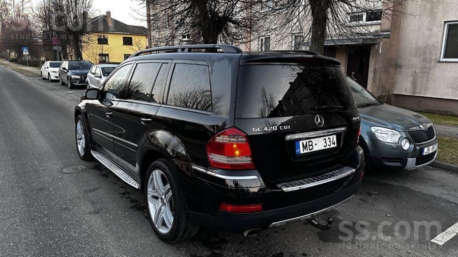 Melns Mercedes-Benz GL 320 2007 Ogre, ar dzinēja tilpumu 3.00 L un nobraukumu 307 tūkst. km par 8200 €, foto 3 vietnē AUTOMOTO.COM.LV