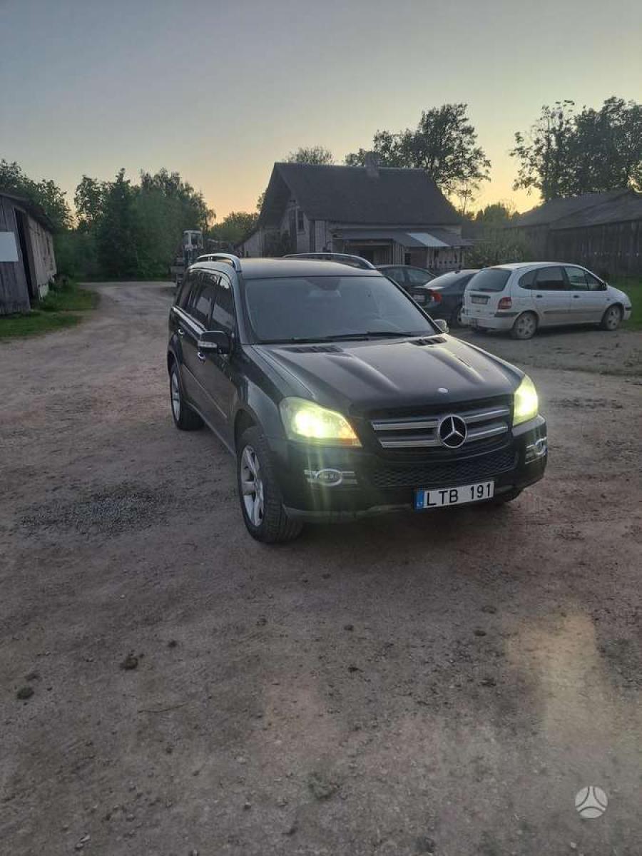 Melns Mercedes-Benz GL 320 2007 Pasvalys, ar dzinēja tilpumu 2.99 L un nobraukumu 304 tūkst. km par 5600 €, foto 1 vietnē AUTOMOTO.COM.LV