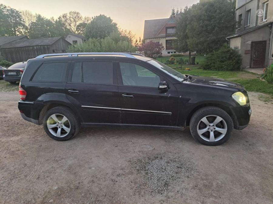 Melns Mercedes-Benz GL 320 2007 Pasvalys, ar dzinēja tilpumu 2.99 L un nobraukumu 304 tūkst. km par 5600 €, foto 3 vietnē AUTOMOTO.COM.LV