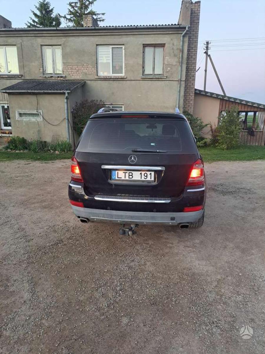 Melns Mercedes-Benz GL 320 2007 Pasvalys, ar dzinēja tilpumu 2.99 L un nobraukumu 304 tūkst. km par 5600 €, foto 4 vietnē AUTOMOTO.COM.LV