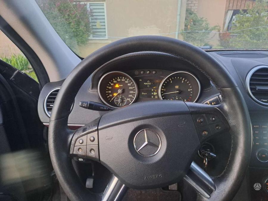 Melns Mercedes-Benz GL 320 2007 Pasvalys, ar dzinēja tilpumu 2.99 L un nobraukumu 304 tūkst. km par 5600 €, foto 6 vietnē AUTOMOTO.COM.LV