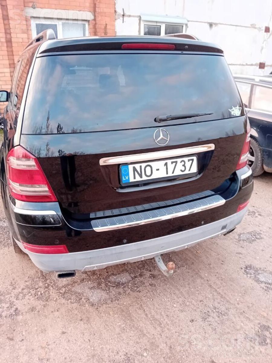 Black Mercedes-Benz GL 320 2007 in Daugavpils, with an engine capacity of 3.00 L and mileage of 0 thousand km for 5850 €, photo 1 on AUTOMOTO.COM.LV