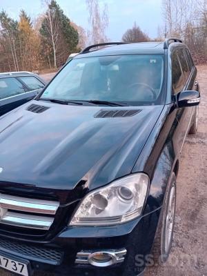 Black Mercedes-Benz GL 320 2007 in Daugavpils, with an engine capacity of 3.00 L and mileage of 0 thousand km for 5850 €, photo 4 on AUTOMOTO.COM.LV