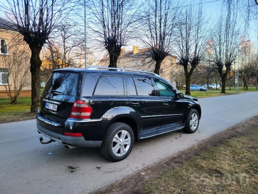 Melns Mercedes-Benz GL 320 2008 Rīga, ar dzinēja tilpumu 3.00 L un nobraukumu 280 tūkst. km par 27500 €, foto 3 vietnē AUTOMOTO.COM.LV